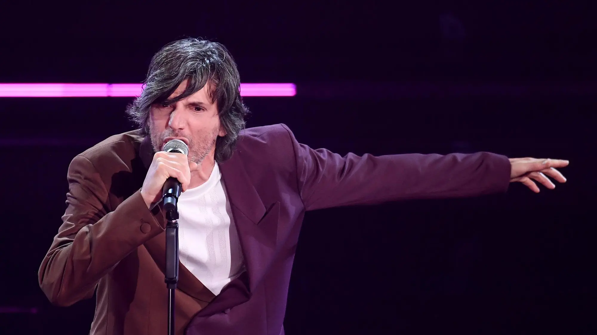 Bugo announces his farewell to the stage and his last concert: «I want ...